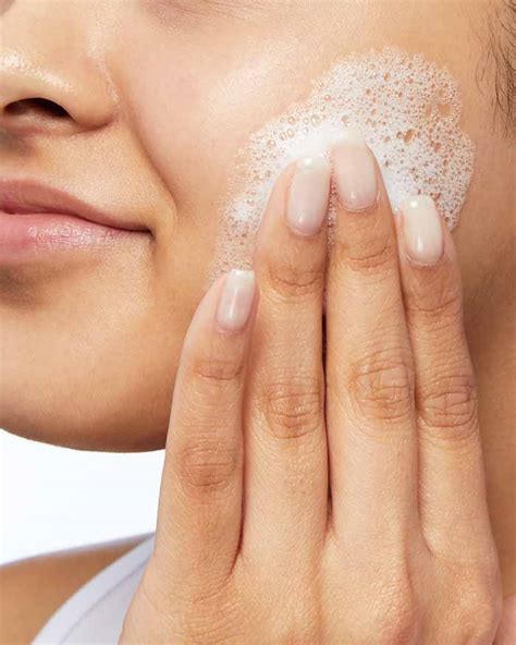 Gel Foaming Cleanser for Normal-to-Oily Skin | CeraVe UK