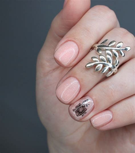 Нюд с блестками | Nails, Beauty, Jewelry