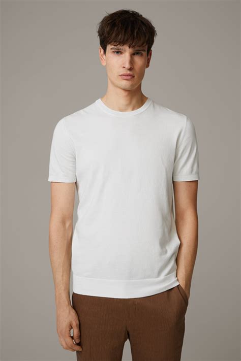 Die neuesten Looks von Strellson jetzt online entdecken.