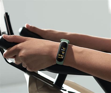 This Xiaomi Mi Band 5 Smartwatch Has a 1.2" Display