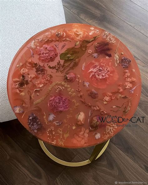 Журнальный столик из эпоксидной смолы и сухоцветов/ WOODenCAT купить в ...
