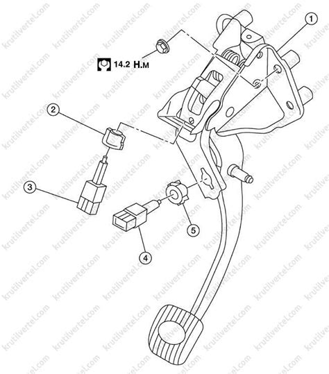 Nissan Tiida с 2007 года - педаль сцепления