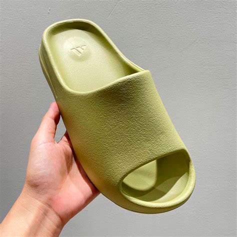 Шлёпанцы Adidas Yeezy Slide GZ5551 хаки - купить в Москве с доставкой по РФ