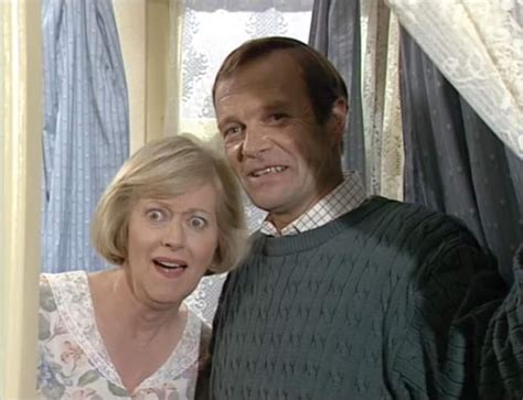 Keeping Up Appearances (1990)