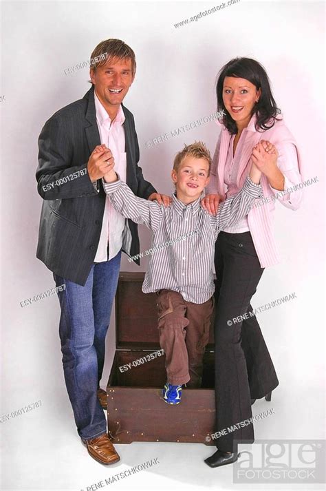 Familie 3, Stock Photo, Picture And Low Budget Royalty Free Image. Pic ...