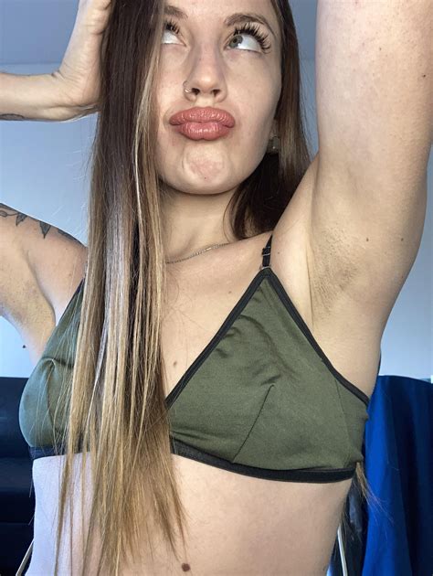I need to have my armpits sucked. : r/armpitfetish