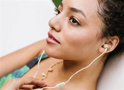 House of Marley выпустила экологичные беспроводные наушники Smile ...