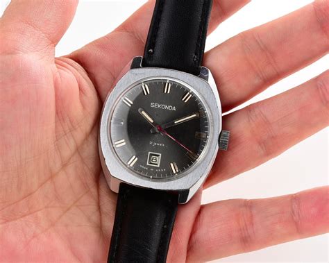Soviet vintage SEKONDA mechanical watch with date on 6 o’clock ...