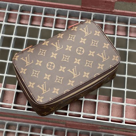 Косметичка Louis Vuitton GM (Луї Віттон) — купити в інтернет магазині ...