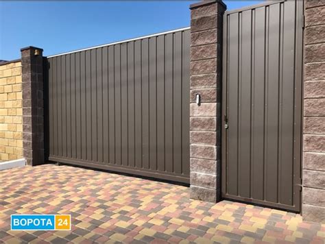 Откатные ворота с калиткой. | House gate design, Door gate design, Home ...