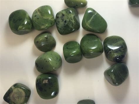 different kinds of jade stone Jade healing properties: discover the ...