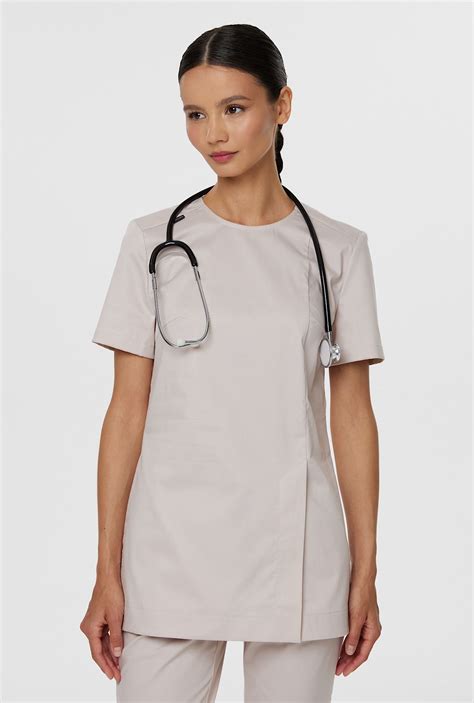 Это не просто медицинский костюм | Medical scrubs fashion, Medical ...
