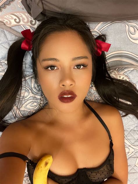eyes on me : r/NSFWAsianBeauties