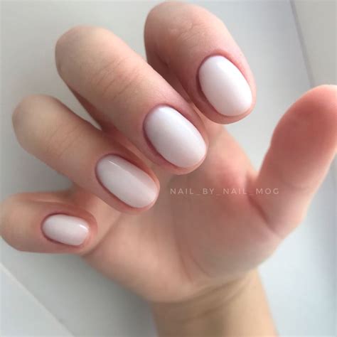 Молочная база, короткие ногти.
