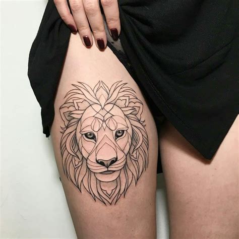 Тату на бедре. Тату женское. Тату лев. | Geometric tattoo, Private ...
