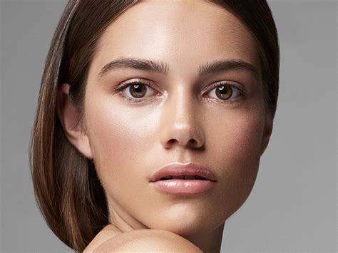 How To Get A Dewy Makeup Finish | Makeupview.co