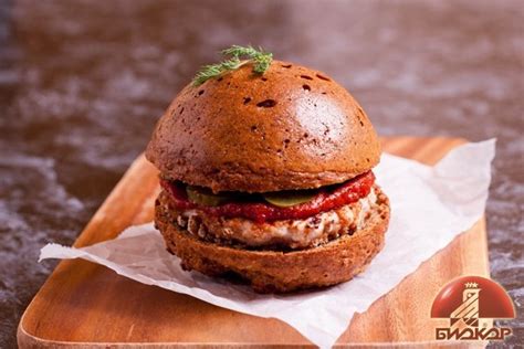 Гамбургеры из отрубей с куриной котлетой