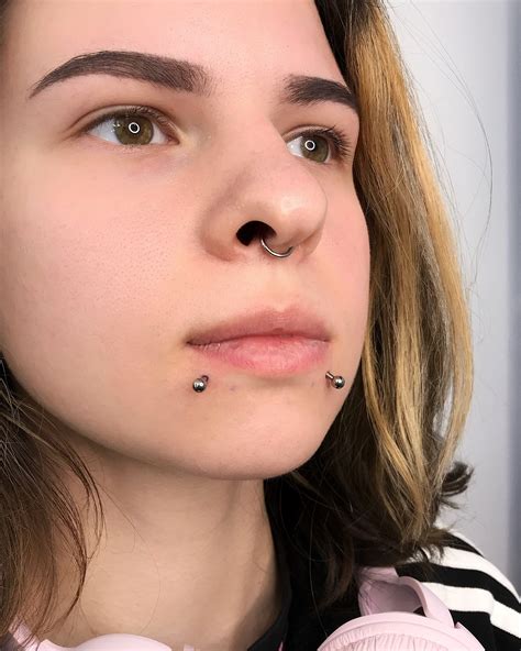 Прокол лабрет для губы в Москве | Студия пирсинга «Piercing.Wiki»