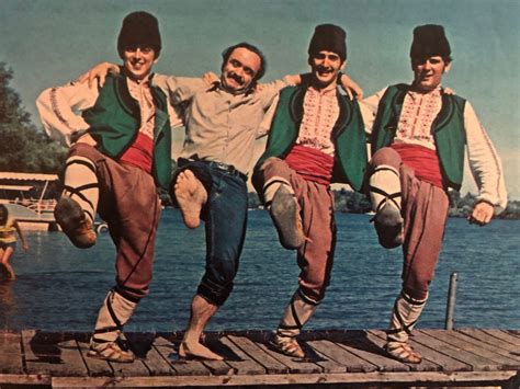 Как канадецът Ив Моро, влюбен в българското хоро, даде финала на филма ...