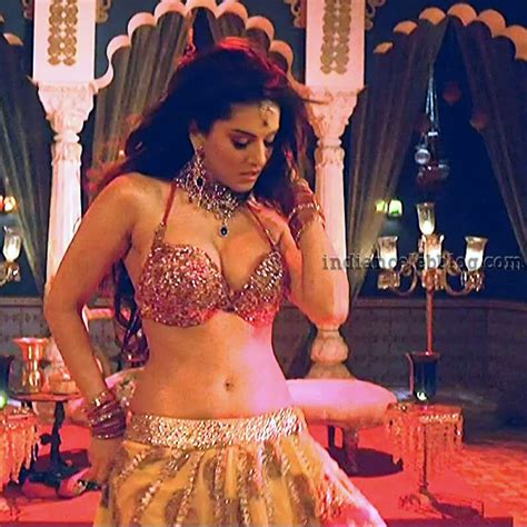 Sunny leone hot item song caps from Shootout at wadala – indiancelebblog.com