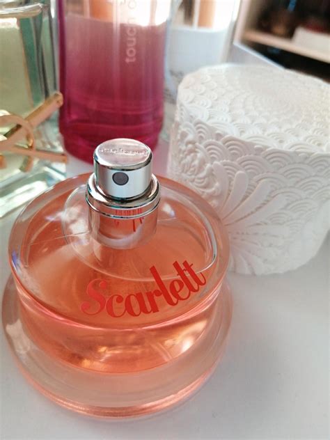 Scarlett Cacharel Parfum - ein es Parfum für Frauen 2009
