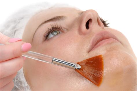 Lo que debes saber sobre el peeling facial - Clínica Bruselas