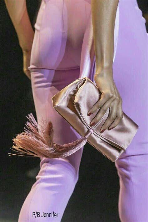 Сатиновый клатч с кисточкой | Borse, Borse alla moda, Stile di moda