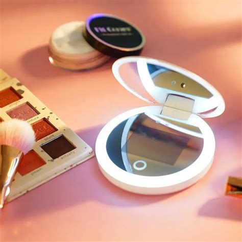 What are the benefits of using a UV sunscreen mirror? – VIBE EASE