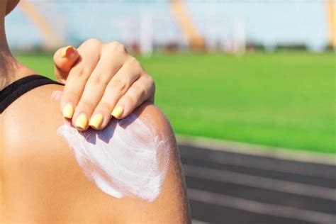 How Does Sunscreen Work to Protect Your Skin?