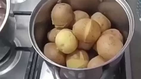 Как очистить отварную картошку за 5 сек