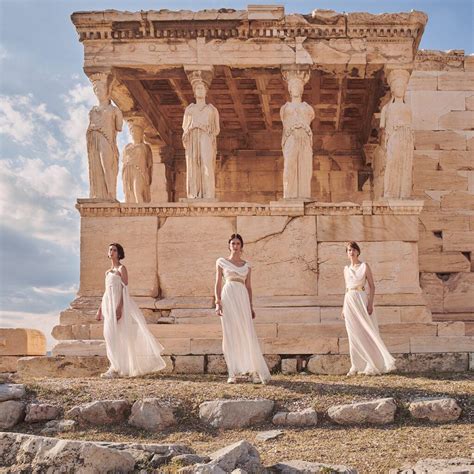 Dior celebrates ancient greek peplos gown – Artofit