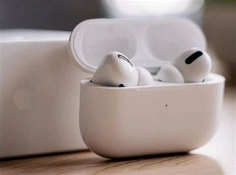 Wireless White Pro 4 Airpods at Rs 265/piece in Mumbai | ID: 25978681433