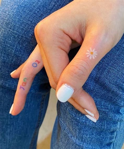 Pin en Мини тату | Tatuajes minimalistas, Tatuajes creativos, Tatuajes ...