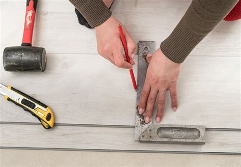 Как резать кварцвиниловую плитку с замковым соединением? | Alpine floor