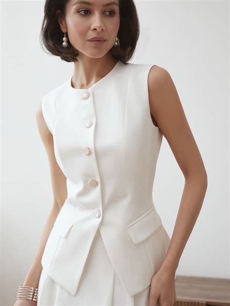 Костюмный жилет с перламутровыми пуговицами :: LICHI - Online fashion store