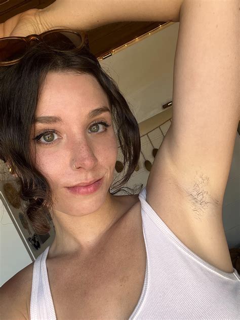 Nothing wrong with a little stubble : r/armpitvoyeur