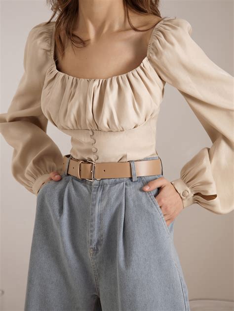 Lichi - Online fashion store :: Блузка с квадратным вырезом и объемными ...