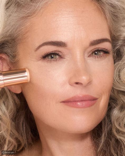 شارلوت تلبوري تقدم UNREAL SKIN SHEER GLOW TINT