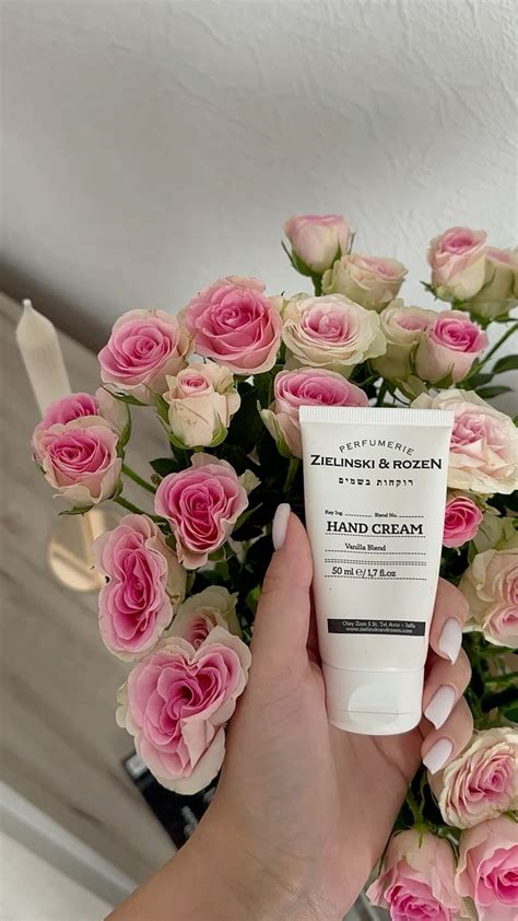 Zelinski Rosen♡ in 2024 | Flower arrangements, Nail colors, Color combos
