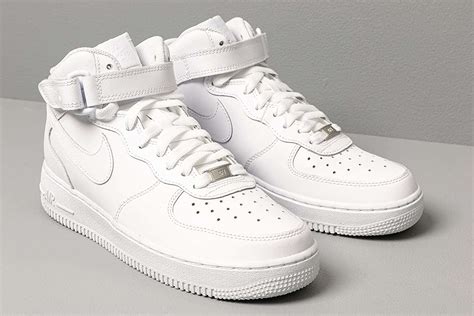 Nike Air Force 1 Mid : prix, test, fiche technique et avis de nos experts