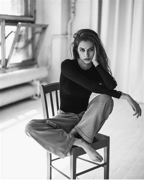 (notitle) | Studio photography poses, Portrait photography poses ...
