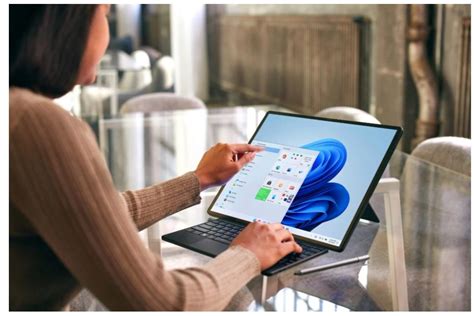 Lenovo представила второе поколение ноутбука со складным экраном ...