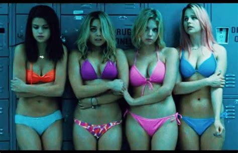 The Reel Deal: Movie Review: Spring Breakers