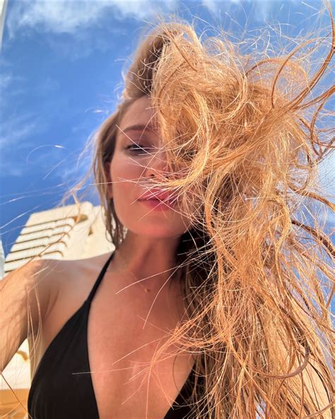 Helen | В тебе цветет то, что ты поливаешь. | Instagram