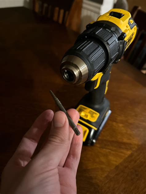 How to use screw extractor : r/fixit