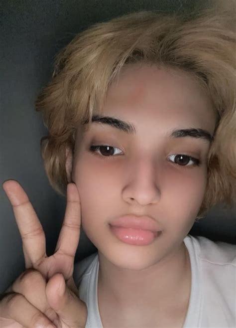 Midnight selfie : r/TrapCuties