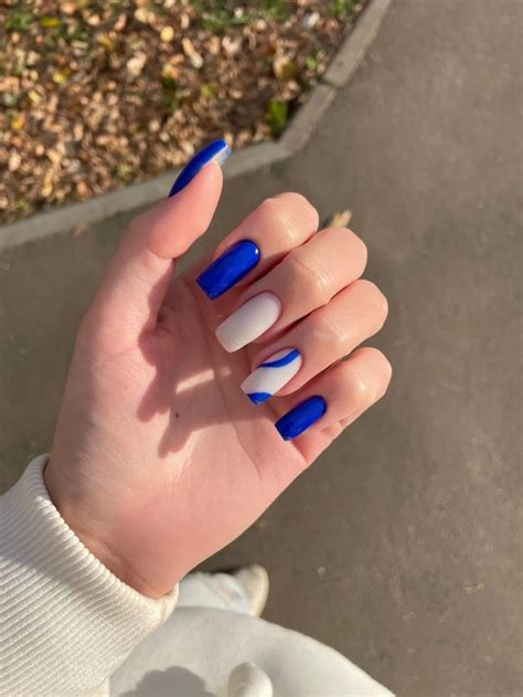 Pin by Viktoria on Ногти | Mickey nails, Hippie nails, Subtle nails