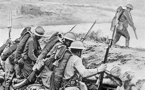 ΛΕΥΤΕΡΙΑ: Τα κράνη του 1915 προστατεύουν καλύτερα τους στρατιώτες από ...