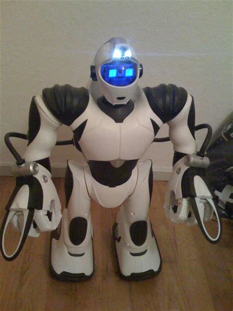 Robot Robosapien V2 - Billeder af rc-enheder - Uploaded af Christoffer K. H