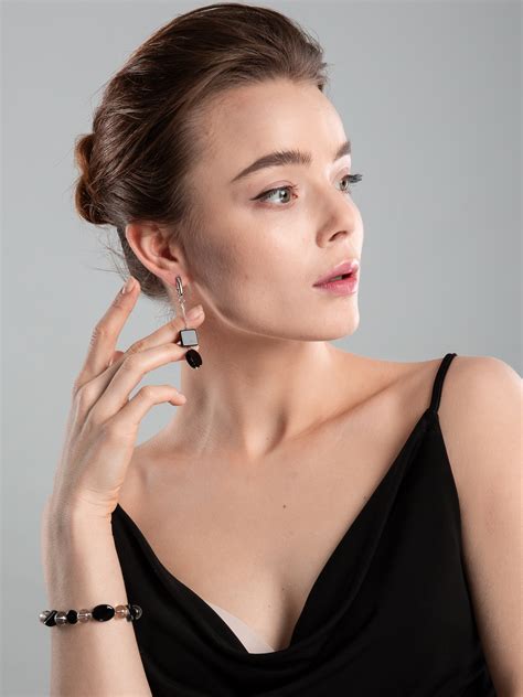 Серьги асимметричные с черным агатом и ониксом, L'attrice